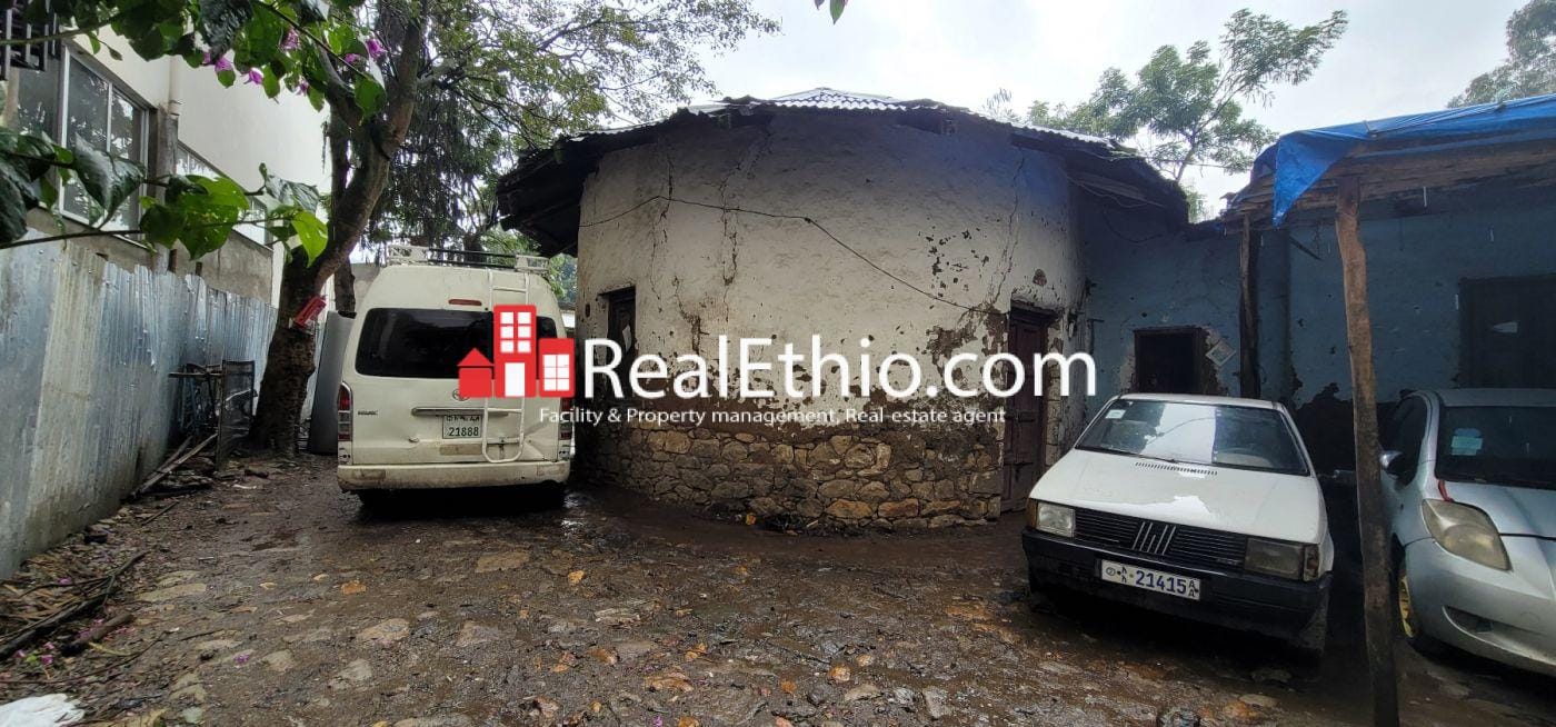Megenagna Shola old house on in Addis Ababa for Sale