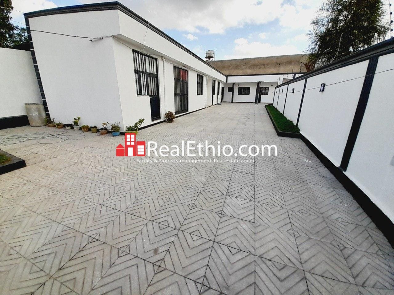 Kara House or Land for Sale in Addis Ababa - Great Deal